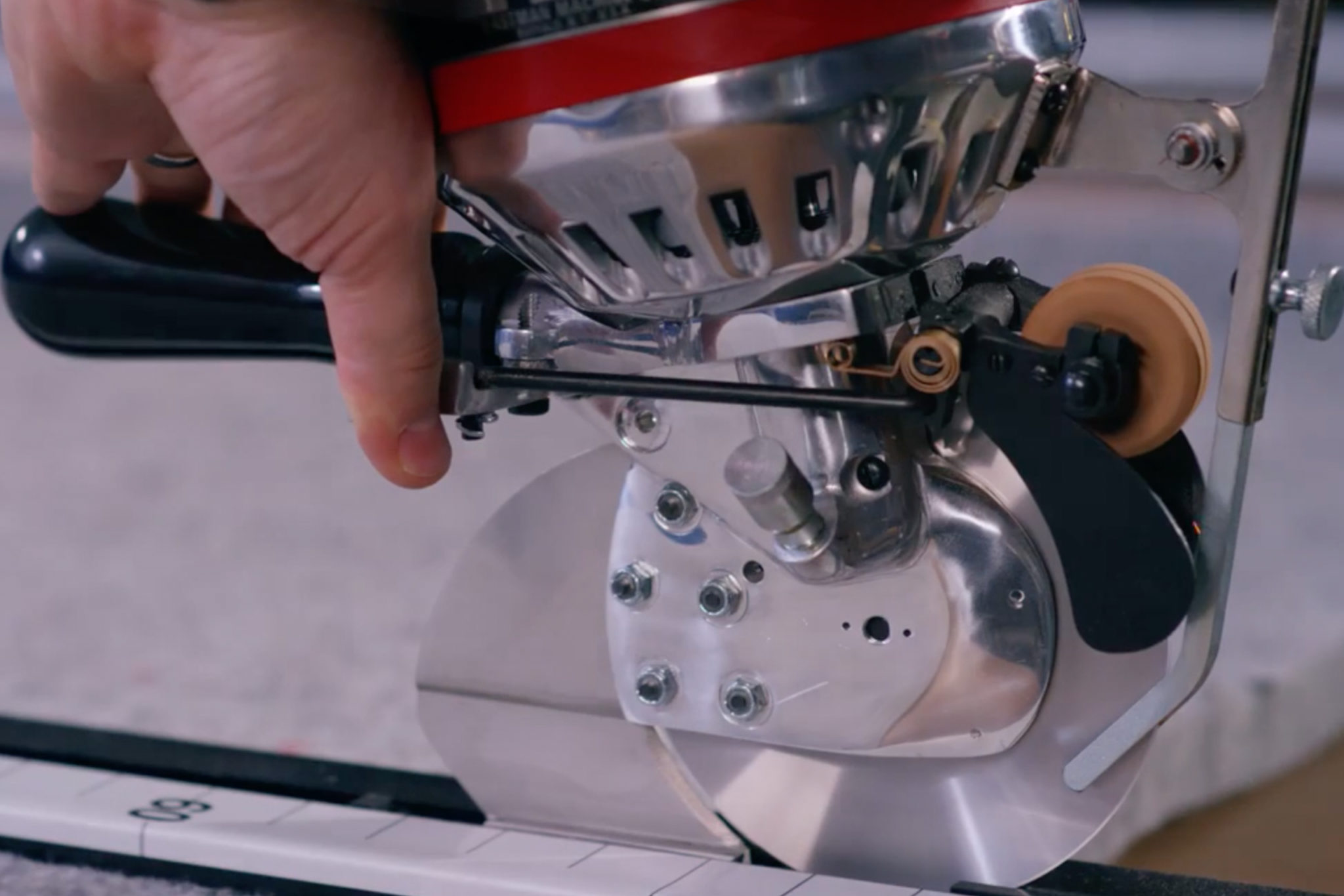 Falcon® 548 & Falcon® 534 - Eastman End Cutters - Eastman Machine