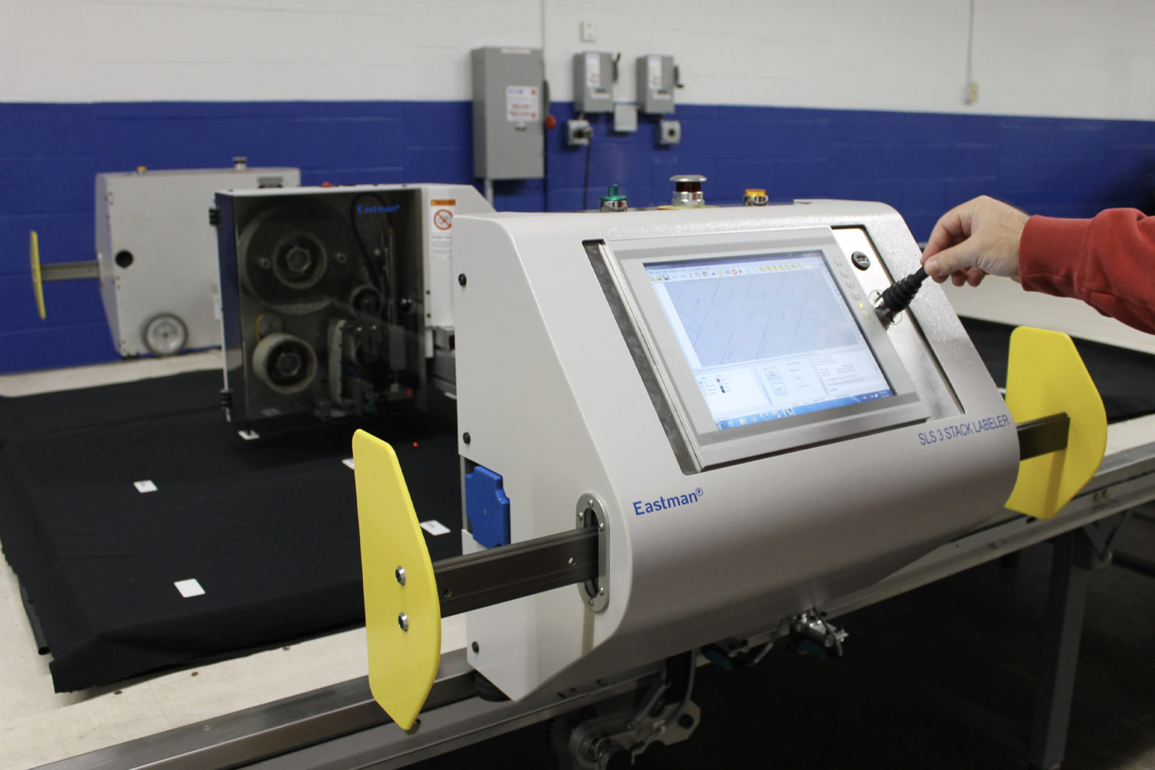 SLS3 Stack Labeler - Automated Labeling Process - Eastman Machine